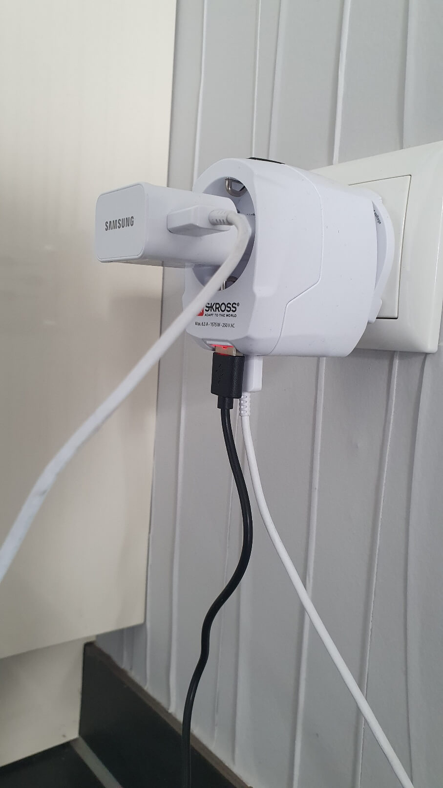 Reiseadapter - Erfahrung - Testbericht Weltreiseadapter SKROSS